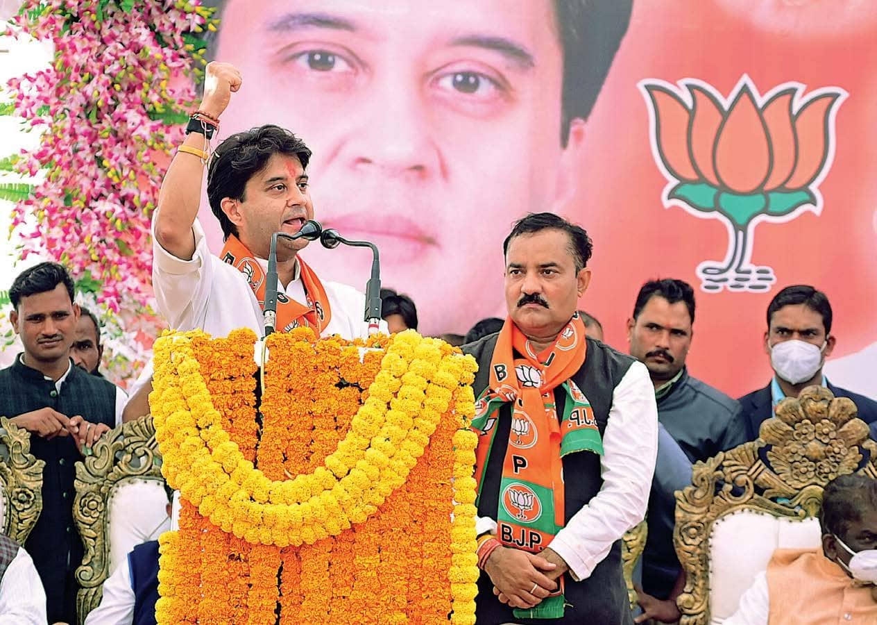 Battle Lines in Raghogarh | India Today - News - Read this story on Magzter.com